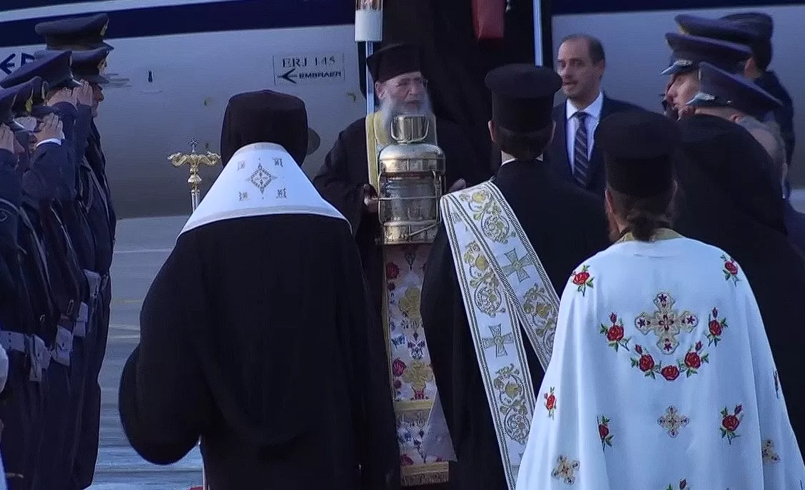 Αγιο Φως: Με προγραμματισμένες αλλά και έκτακτες πτήσεις θα ταξιδέψει ...