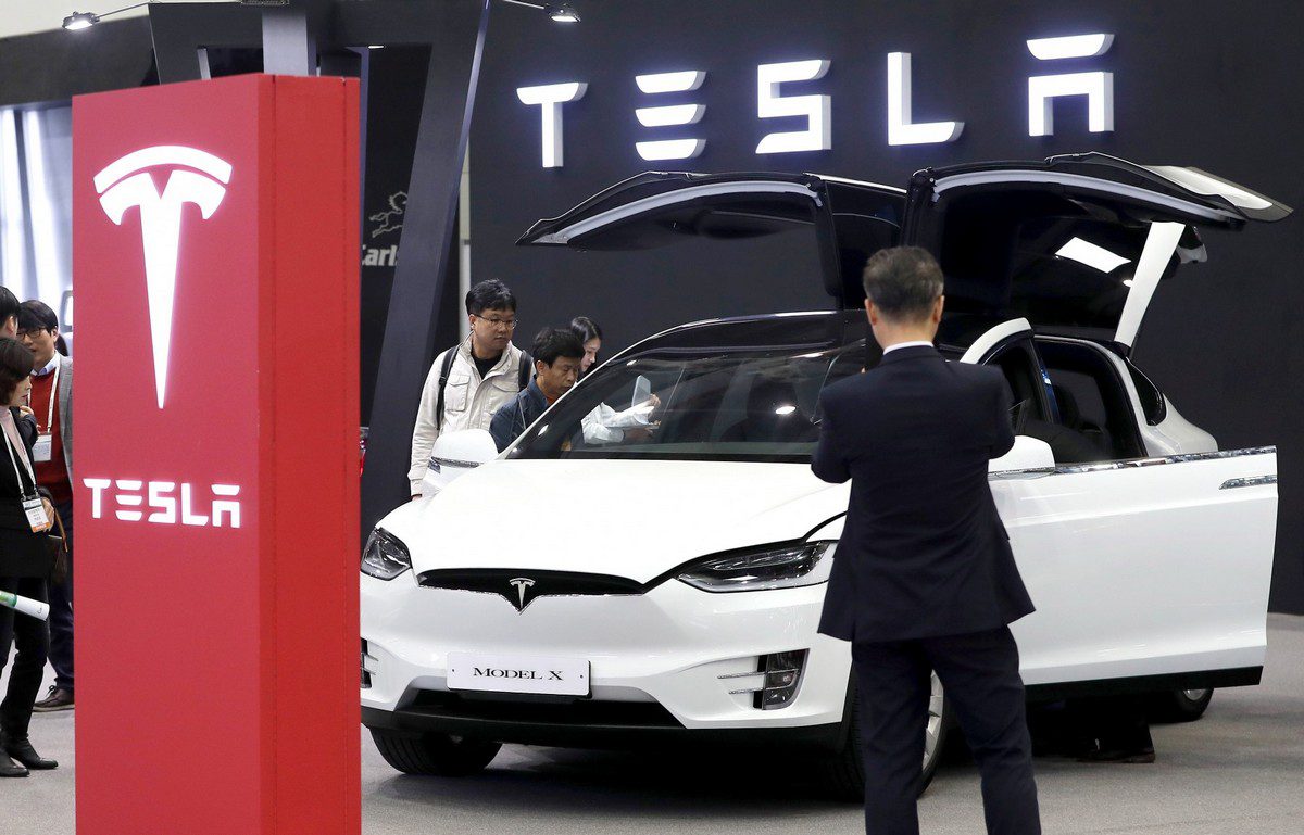 Tesla: Βουτιά 40% στις πωλήσεις στην Ευρώπη, ενώ ανεβαίνουν τα ...