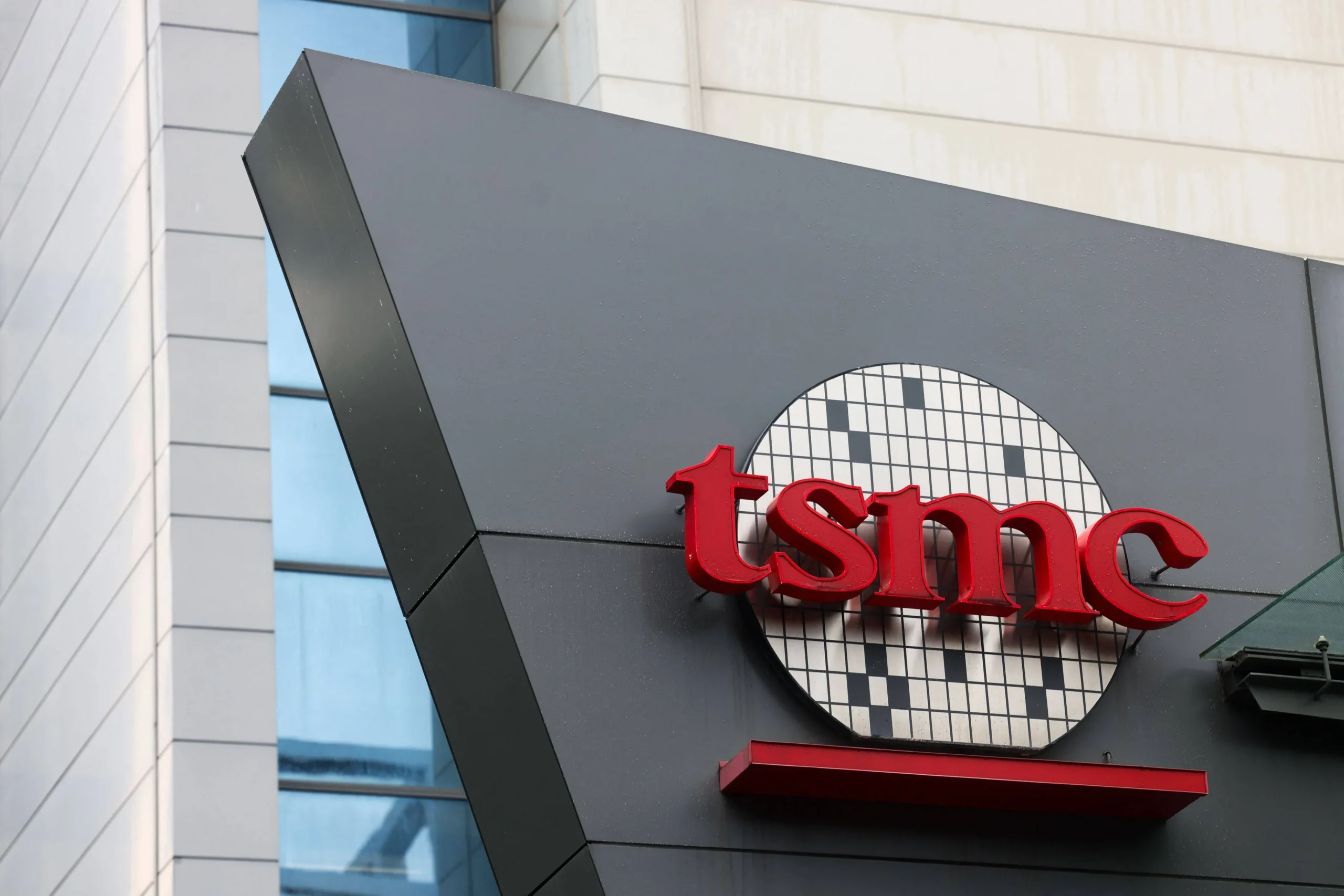 TSMC: Περιμένει άλμα 58% στα καθαρά κέρδη του δ’ τριμήνου 2024