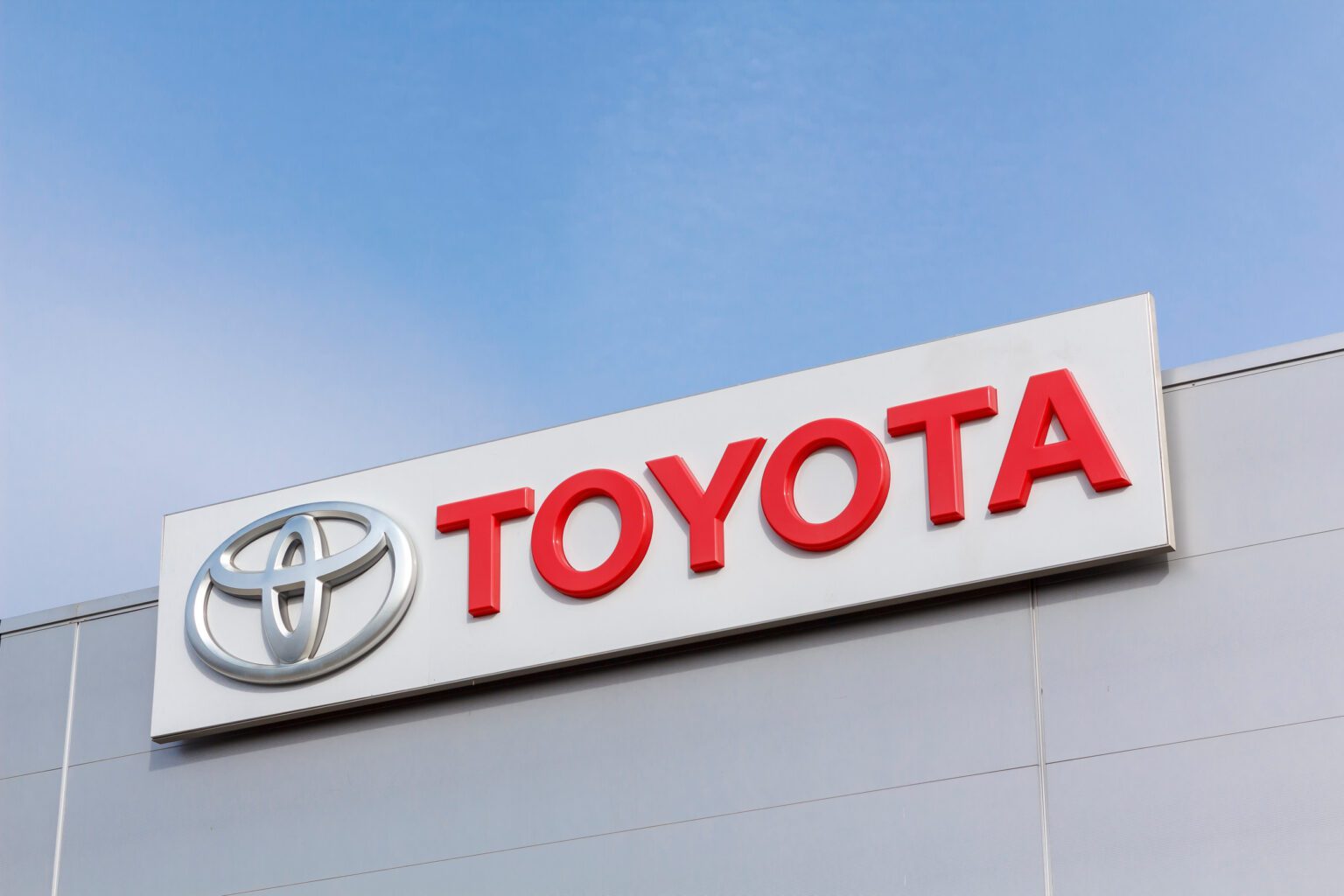 Toyota: Ρεκόρ πωλήσεων το 2025, παραμένει πρώτη αυτοκινητοβιομηχανία ...
