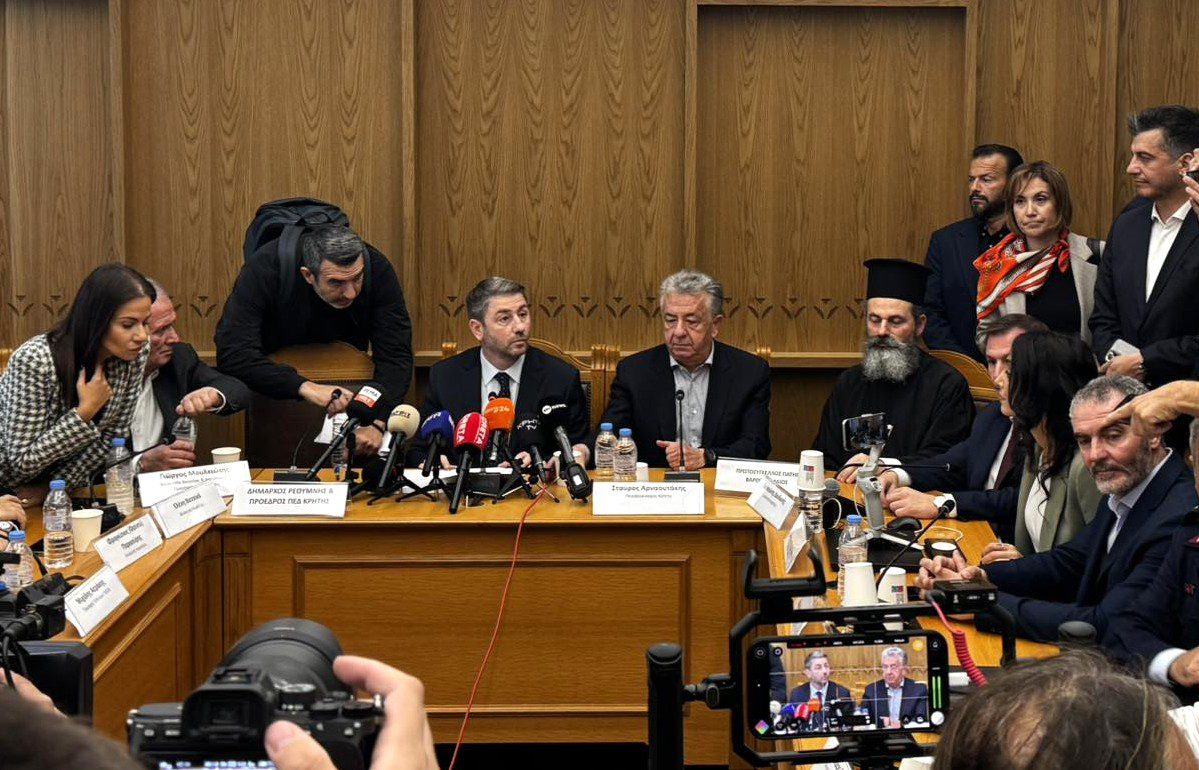 Ανδρουλάκης: Αυτό είναι το σχέδιο του ΠΑΣΟΚ για οπλοκατοχή και βεντέτες ...