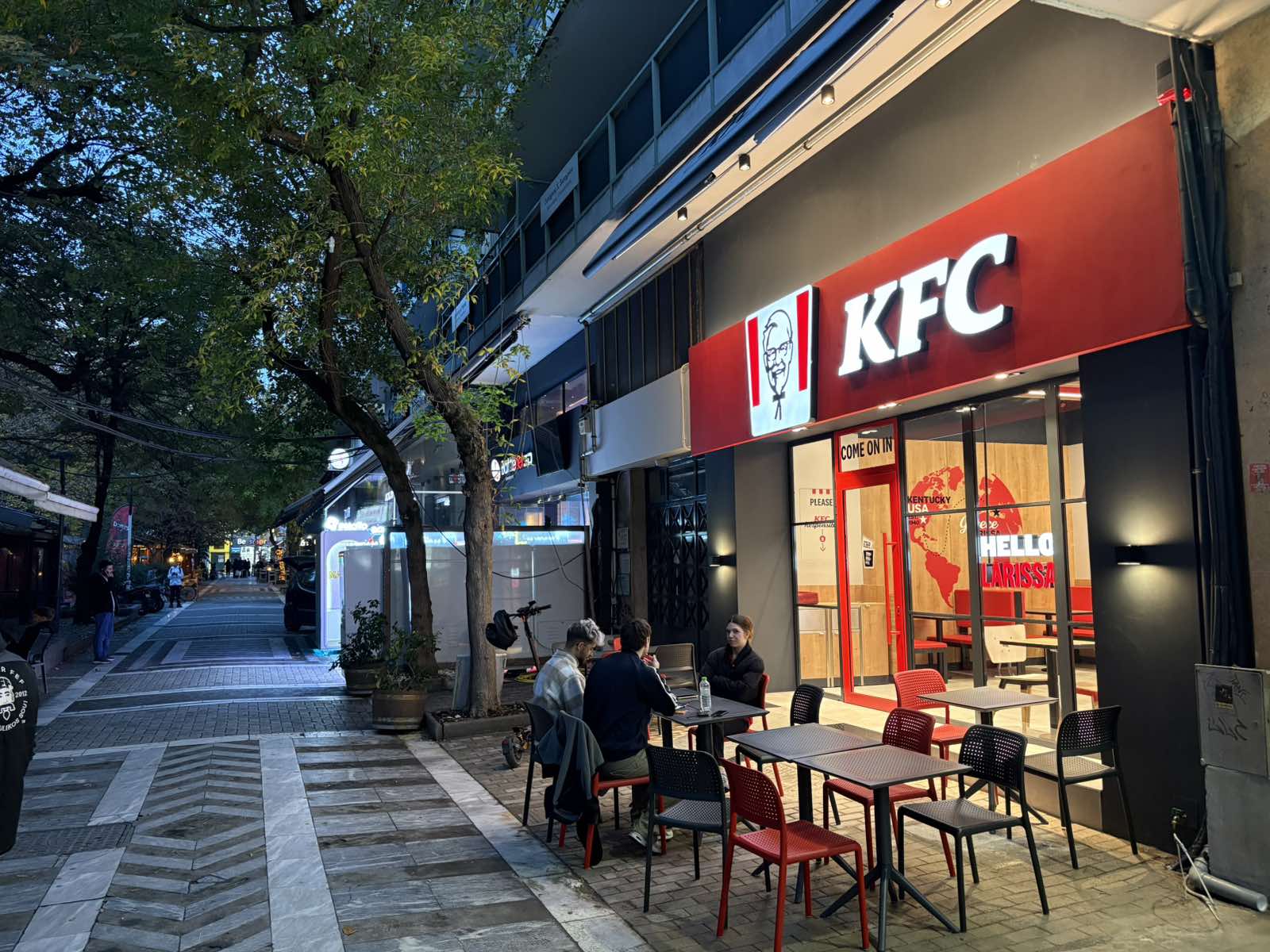 KFC: Νέο κατάστημα στη Λάρισα, σε ποιες περιοχές στοχεύει για το 2026